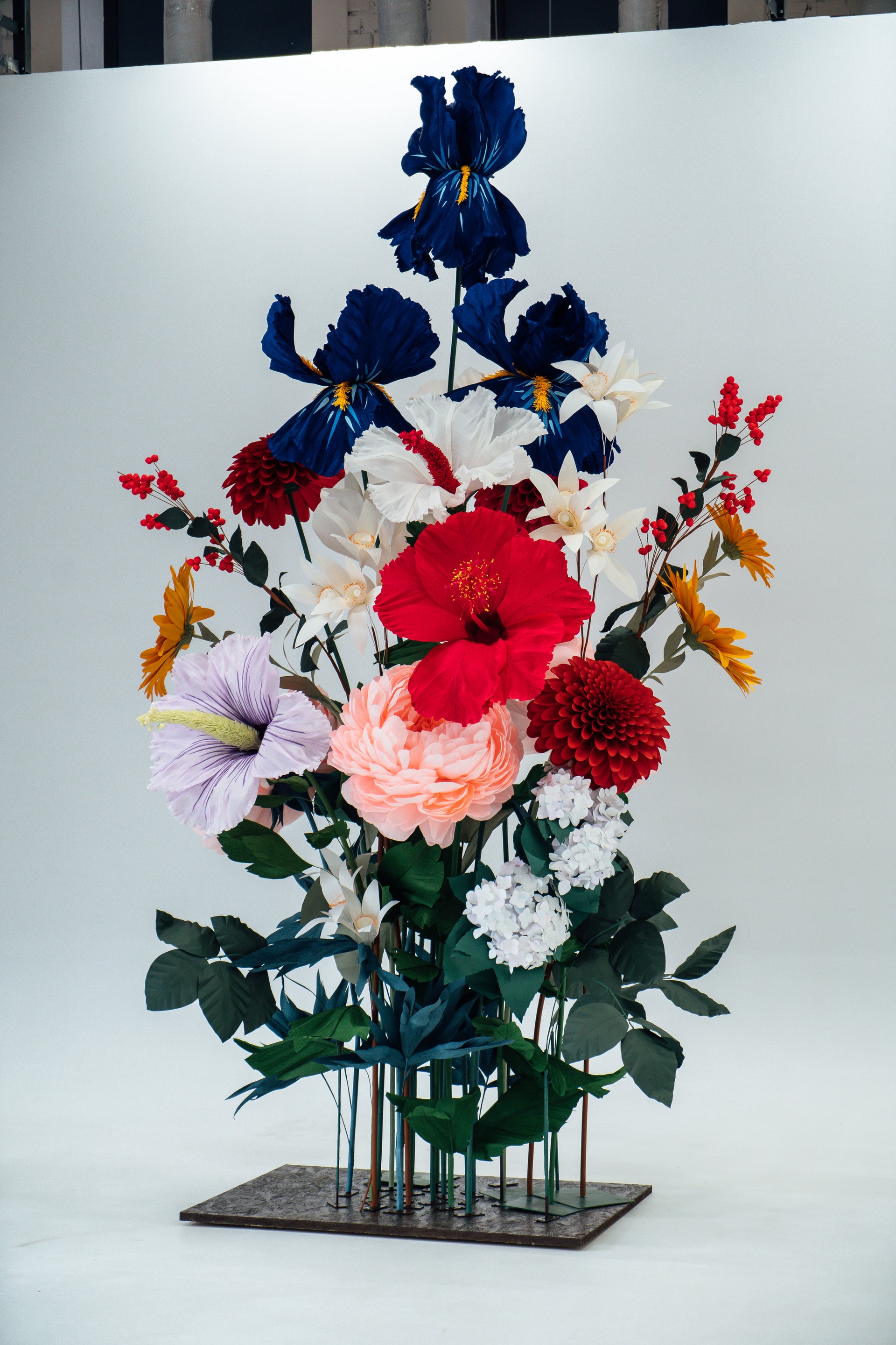 Giant and large paper flowers | Custom big flowers for event decor ...